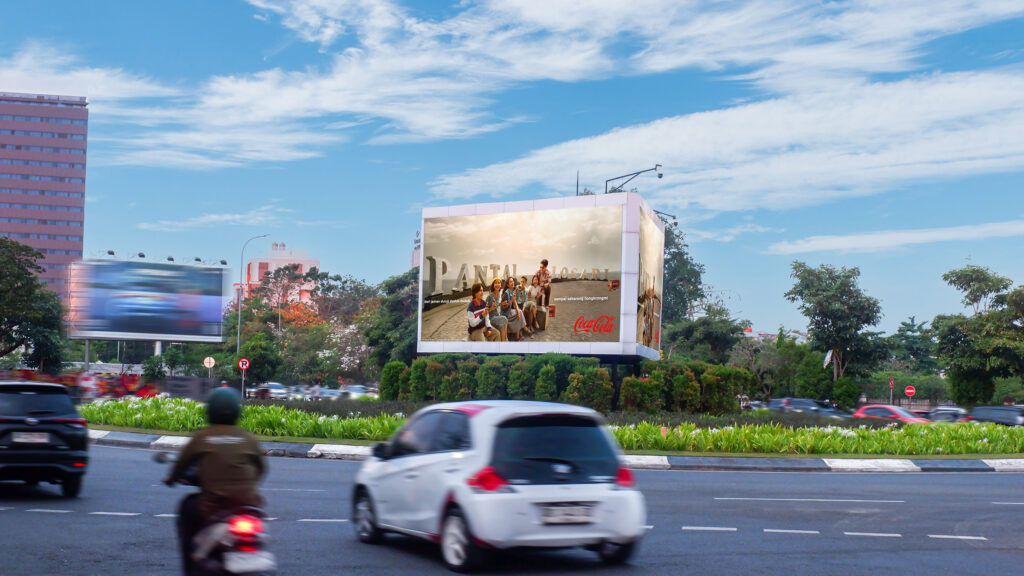 Coca-Cola at LED Videotron Triangle CPI Makassar - Rebound Ads